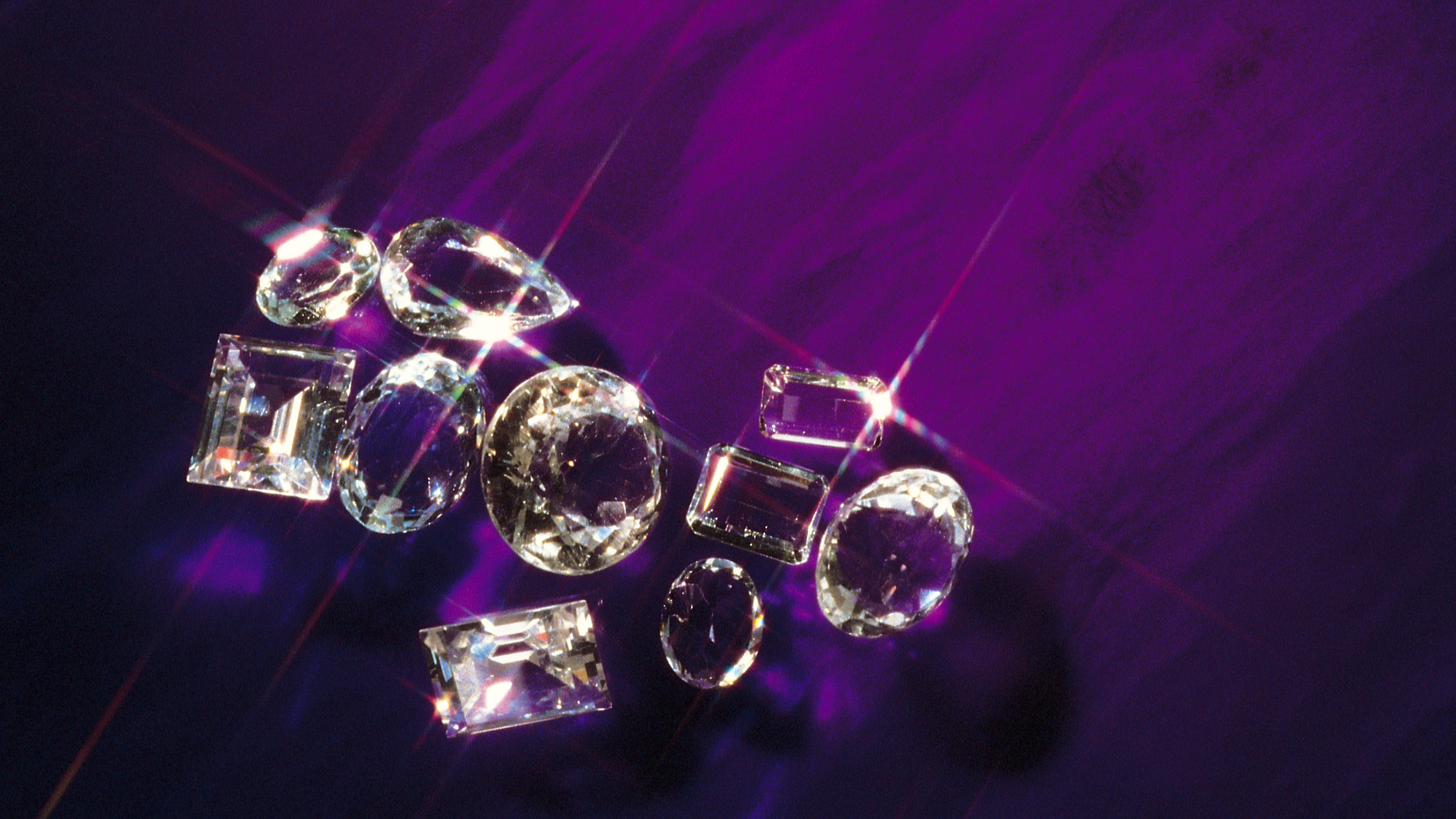 What Makes a Diamond Sparkle? – AJ's Jewelers